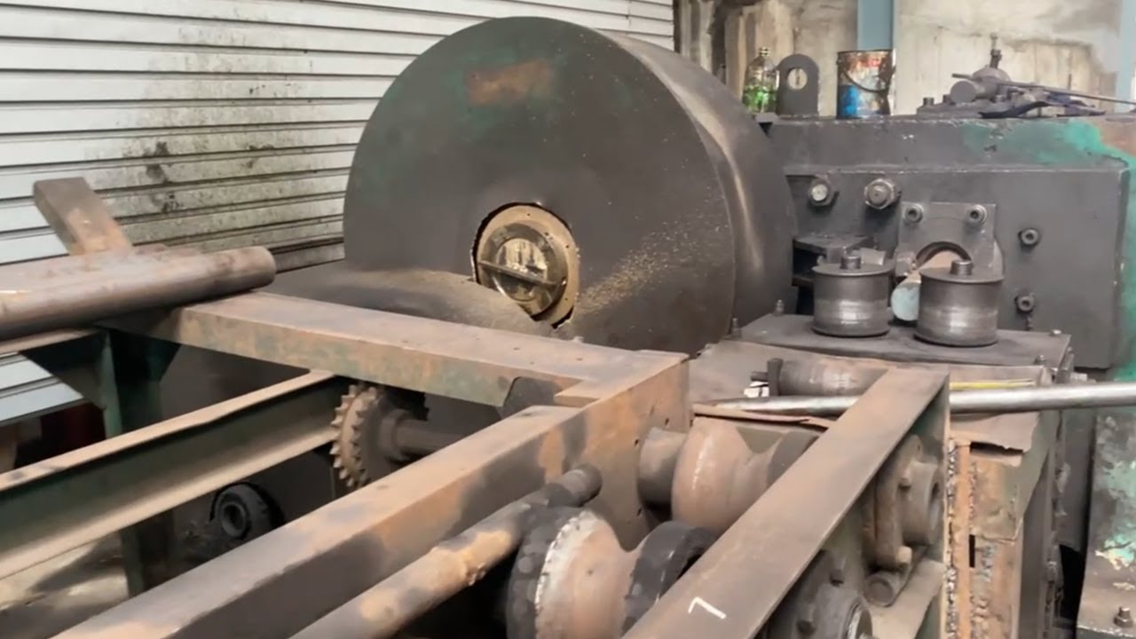 Gold Forging——Cutting and forging bucket teeth raw materials - YouTube