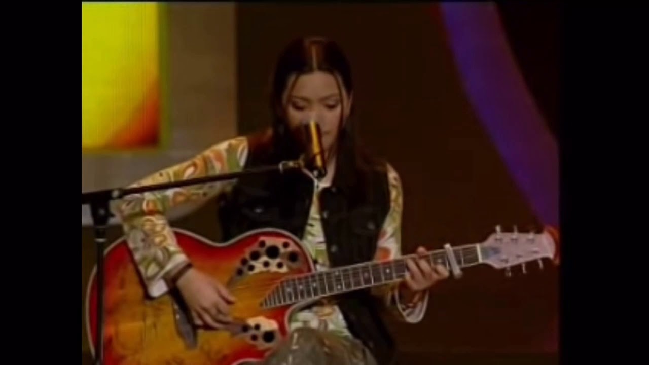 Linda Nanuwil - Leaving on the jet plane (Guitar) Konsert AF2 Minggu Ke ...