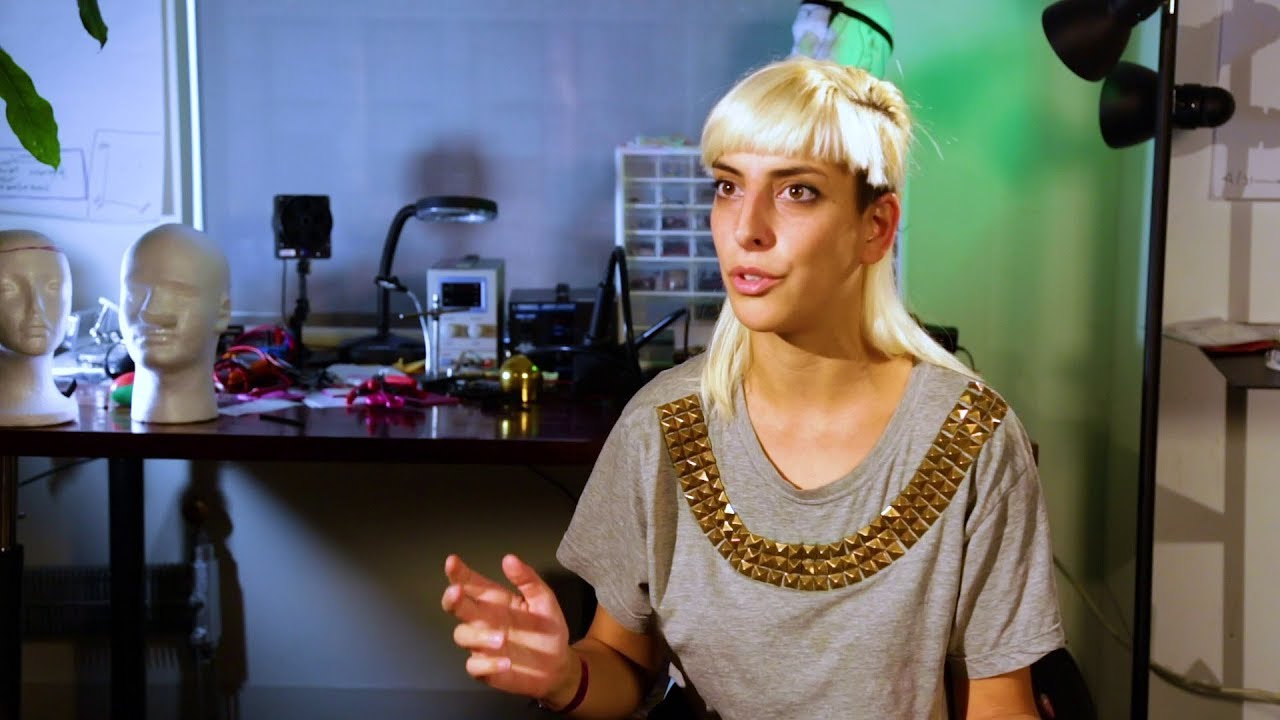 Moon Ribas - A Cyborg Earthquake Sense - YouTube