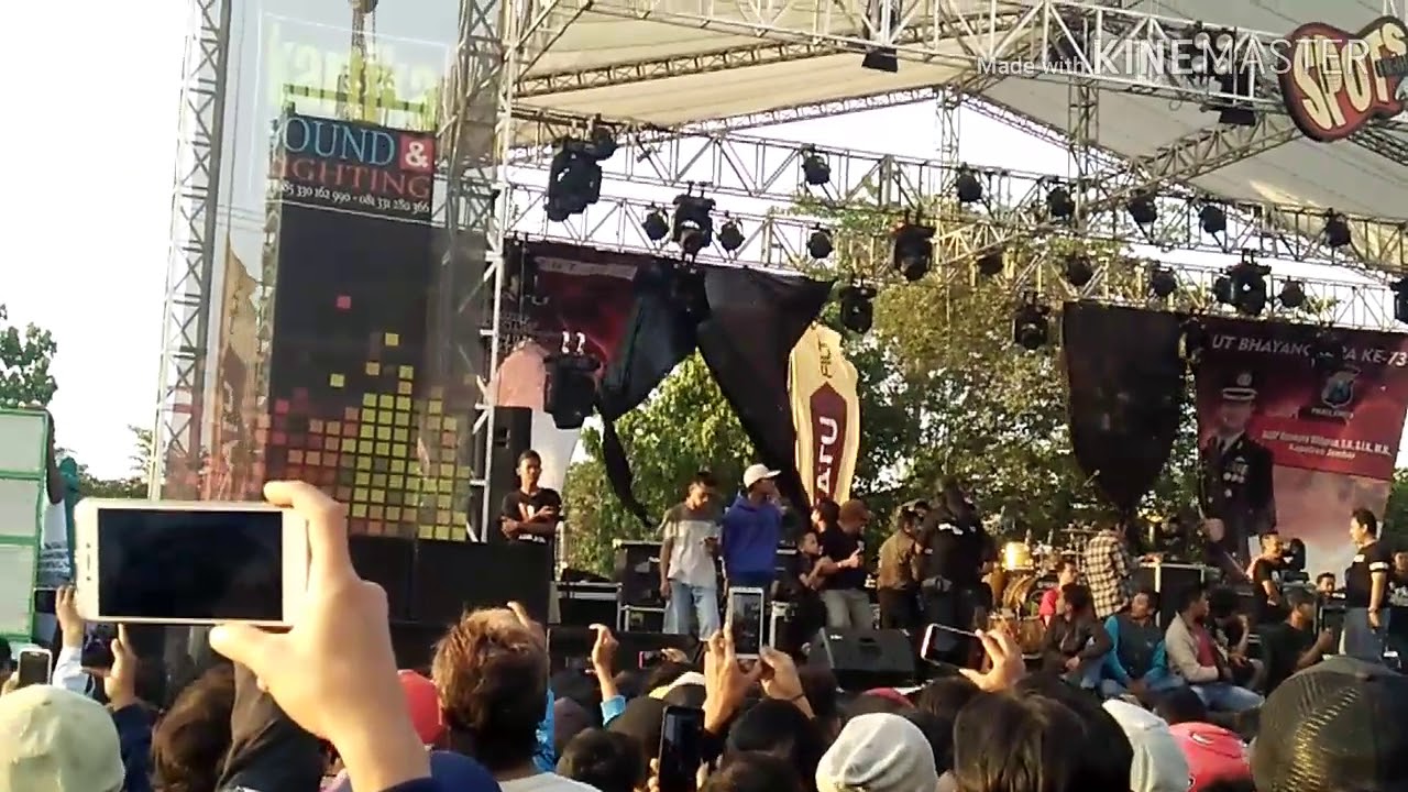 Kartika Sound ,Di Parade sound System Skowono Jember Horeg - YouTube