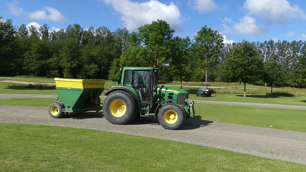 Topdressing af Fairway - YouTube