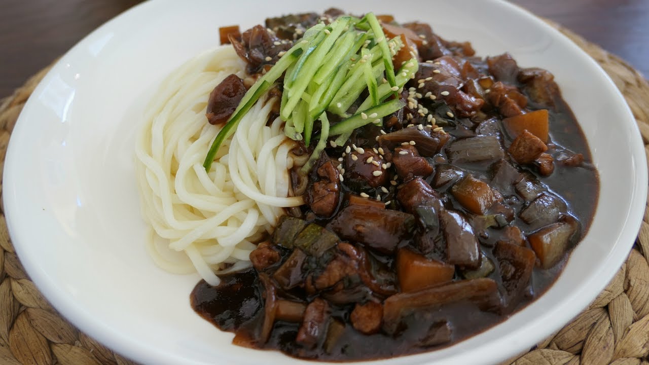 Jajangmyeon: The Best Korean Black Bean Sauce Noodles Recipe - YouTube