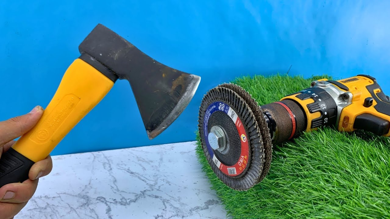 Sharp razor ! A special way to sharpen your ax as sharp as a razor ...