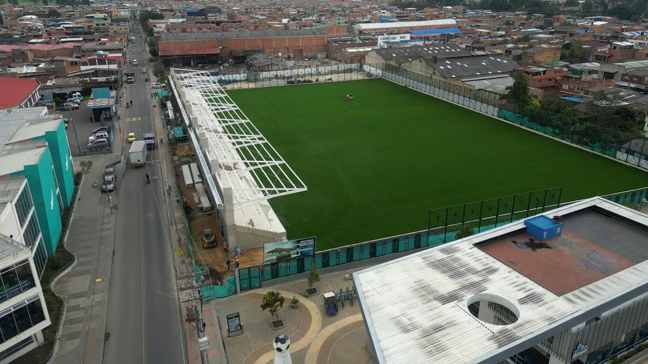 VOLANDO EN DRONE 4K - RENOVACION ESTADIO DE FUNZA - YouTube