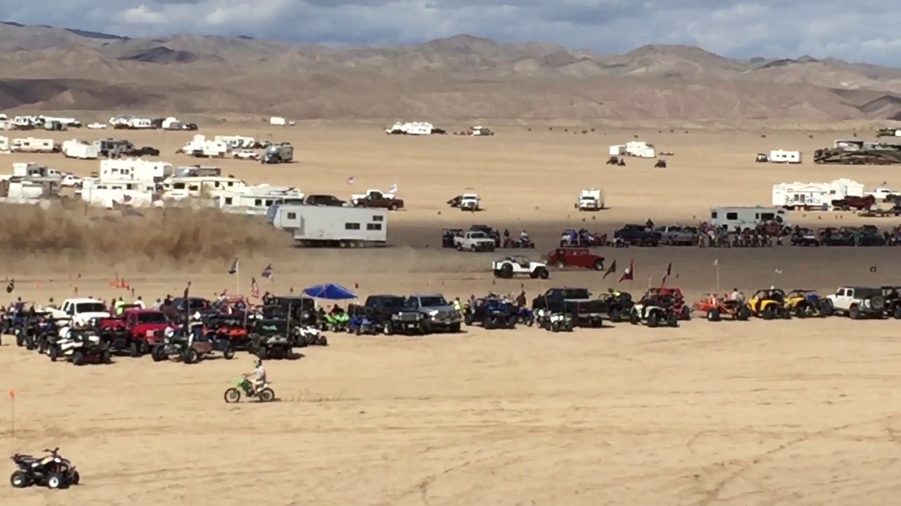 H1 vs Jeep sand drags - YouTube