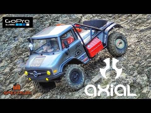 Axial UMG10 (Mercedes Benz Unimog) on exploration in the quarry - YouTube