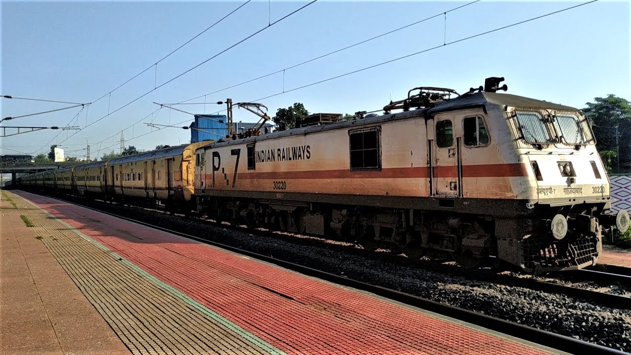 UTKRISHT PURI HATIA TAPASWINI EXPRESS Ghaziabad WAP 7 GOING TOWARDS ...