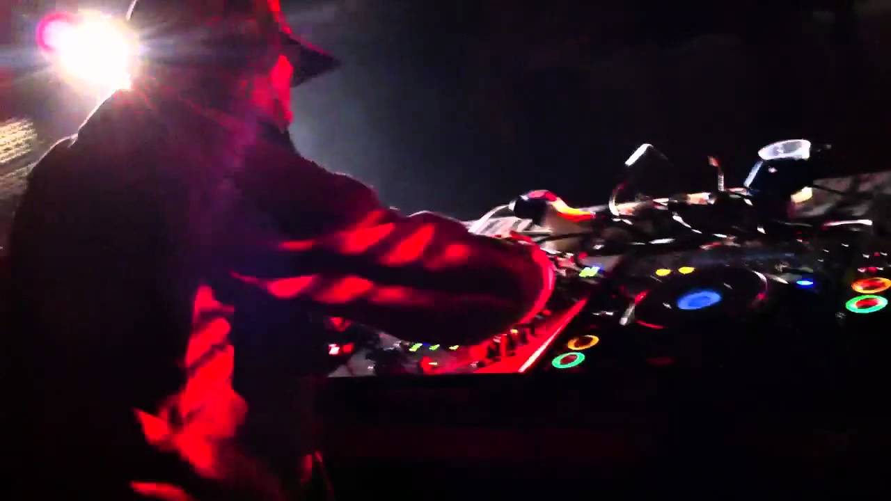 DJ YOUNGSTA 3 Deck Mix With SP:MC Live In Nottingham Rock City NYE 2011 ...