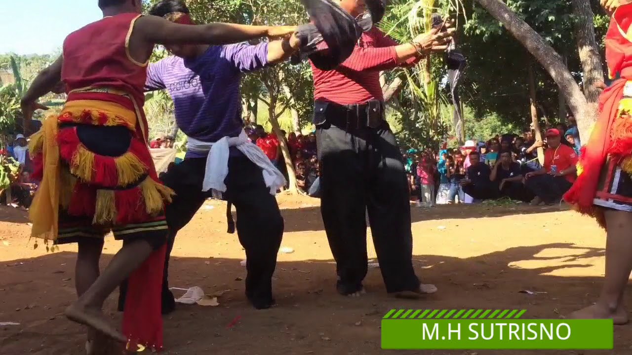 KESURUPAN MAKAN AYAM HIDUP | KUDA LUMPING (JARAN DOR) PIMP MBAH MADIKUN ...