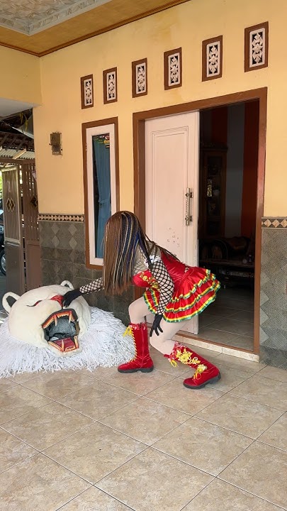 Rika kaget keluar rumah ada can macanan - YouTube