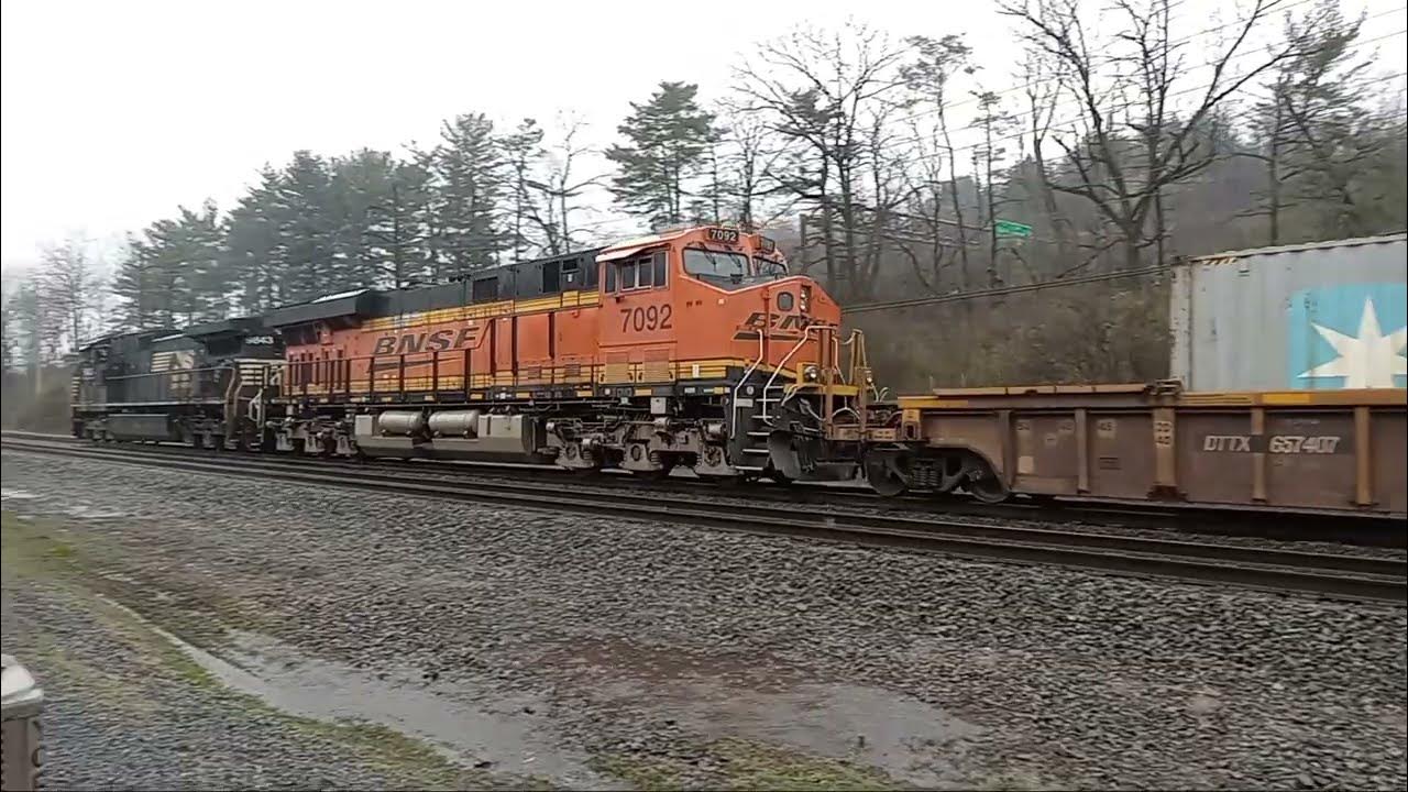 NS 9843 leads an intermodal train in Wyomissing, PA (21W with BNSF) - YouTube