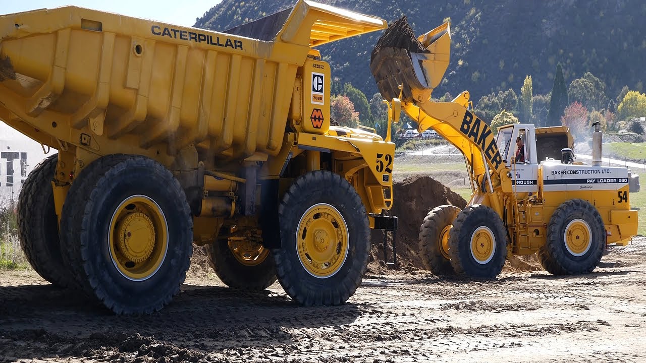 International Harvester Payloader 560 loading a Caterpillar 769B Dump ...