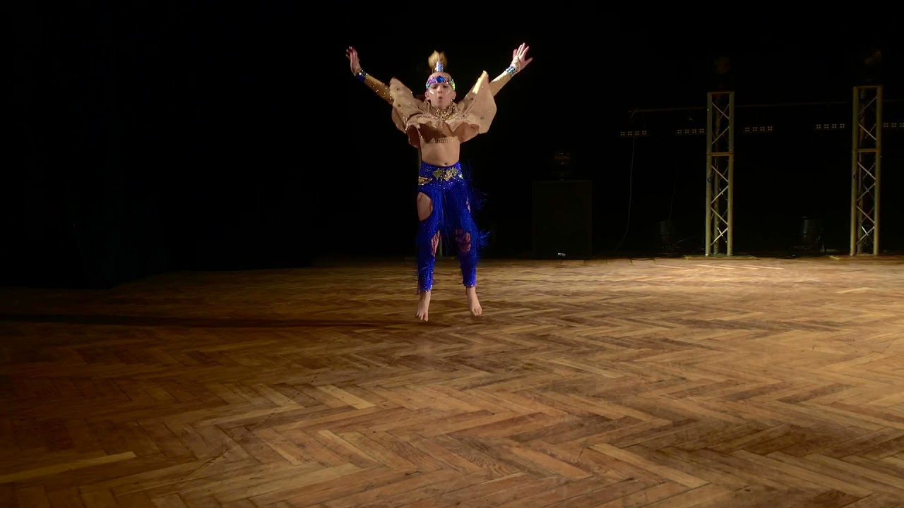 Landy dance company - Eliška Landsmanová - "FUN" - YouTube