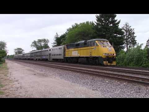 Metra 90 - Chicago and North Western Heritage Unit - YouTube