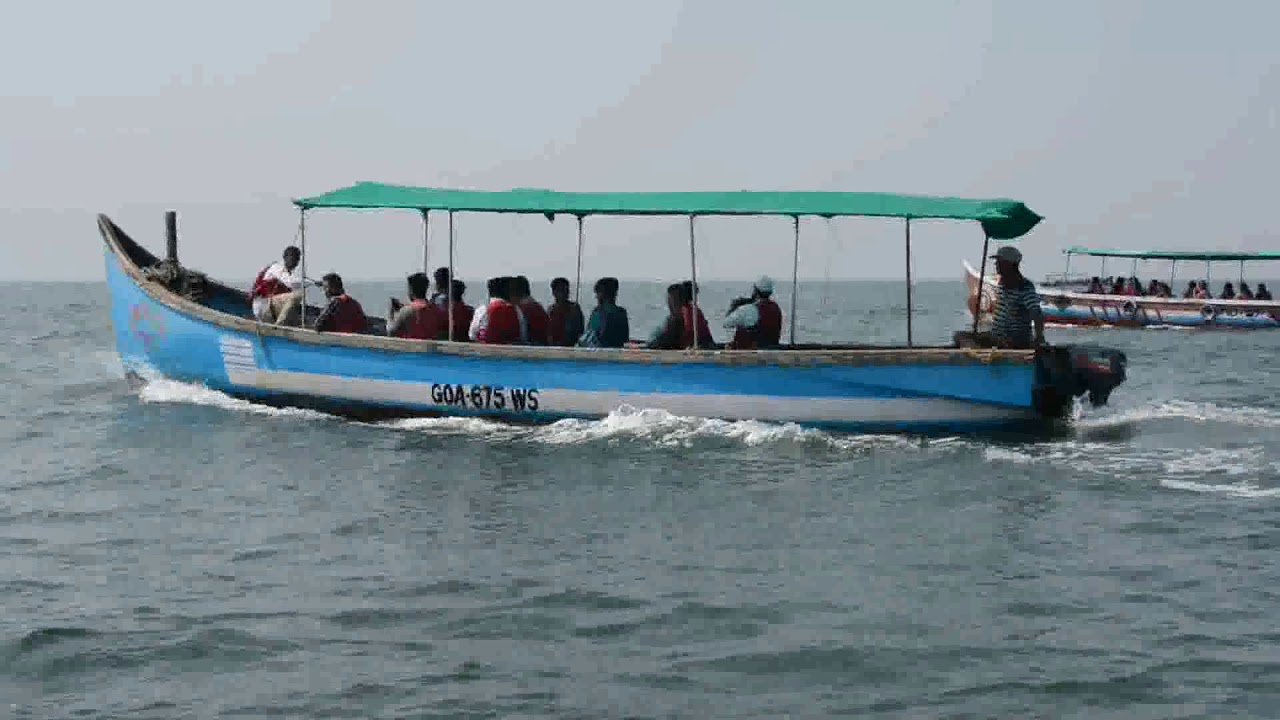#GOA BEACH LIFE || BOAT RIDE || DOLPHIN VIEW - YouTube