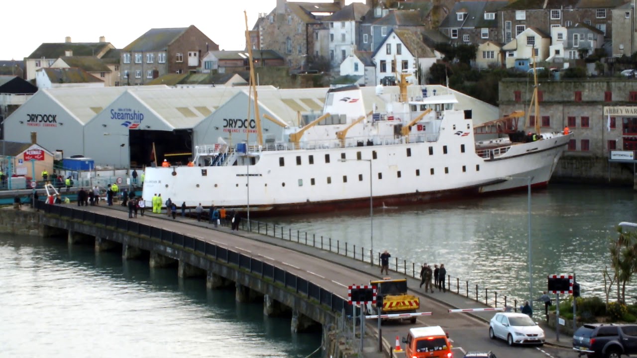Part 2 Scillonian III entering dry dock, Penzance 10th January 2020 ...