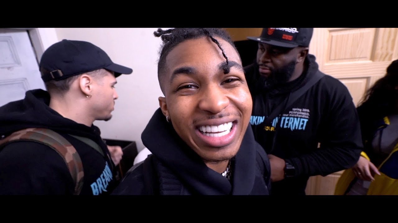 DDG On Tour: Too Many Girls Backstage!! | Boston - YouTube