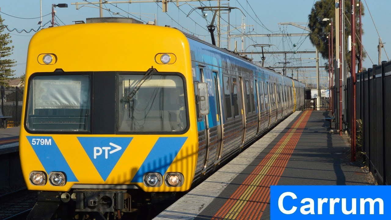 Trains at Carrum; the final days of the old station - Metro Trains ...