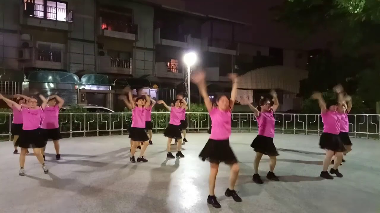 Toy Line Dance - YouTube