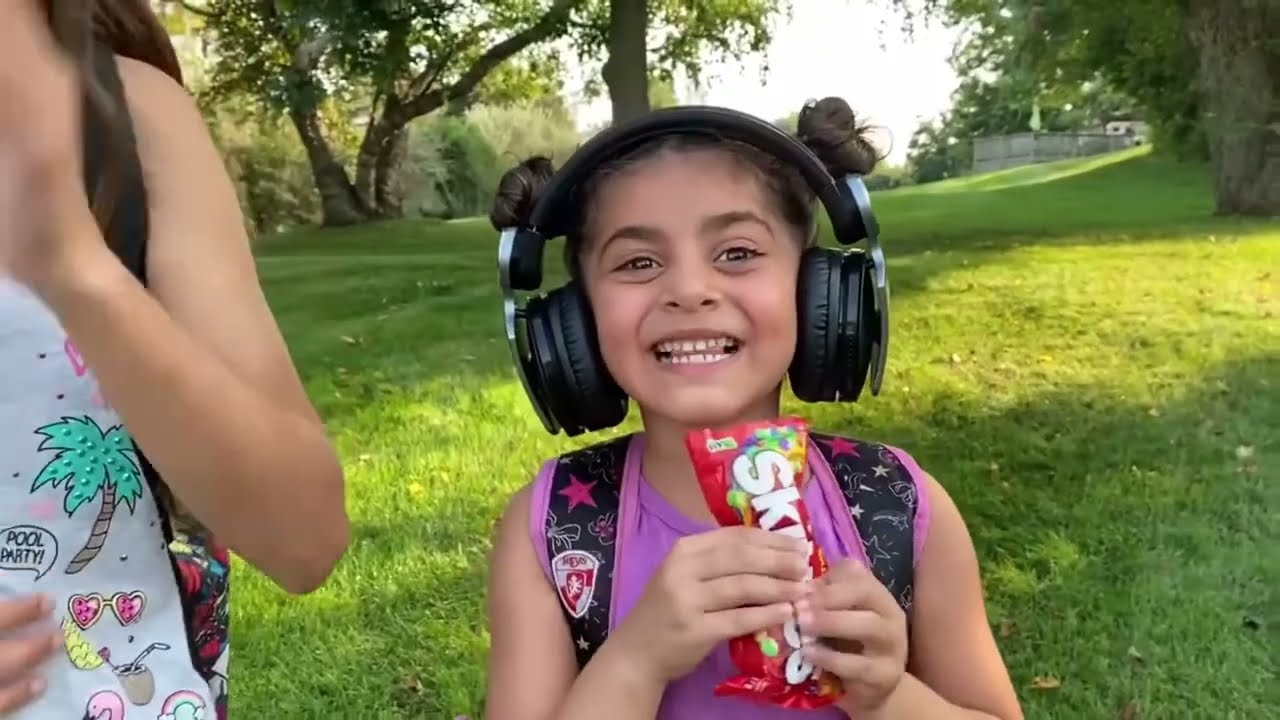 Deema and Sally with Four Colors vending Machine Stories for Kids - YouTube