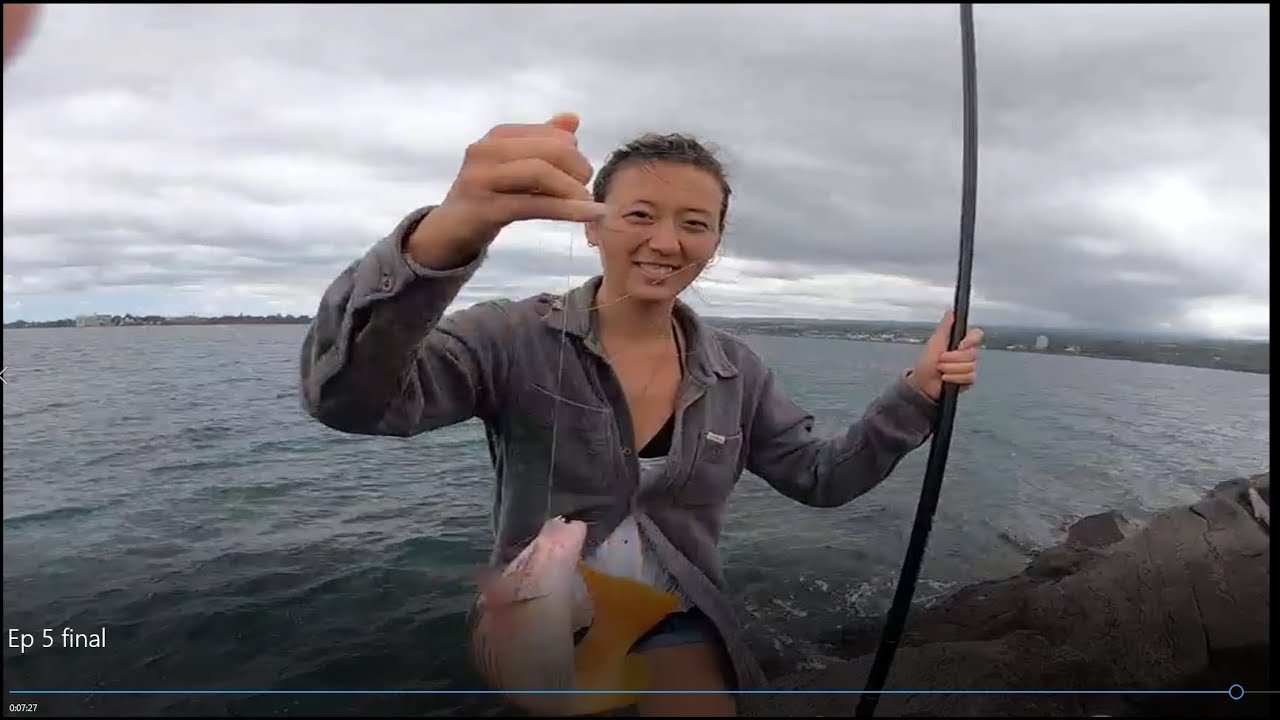 Day lobster? Handpoling the end of Hilo Breakwall Hawaii crazy catches ...