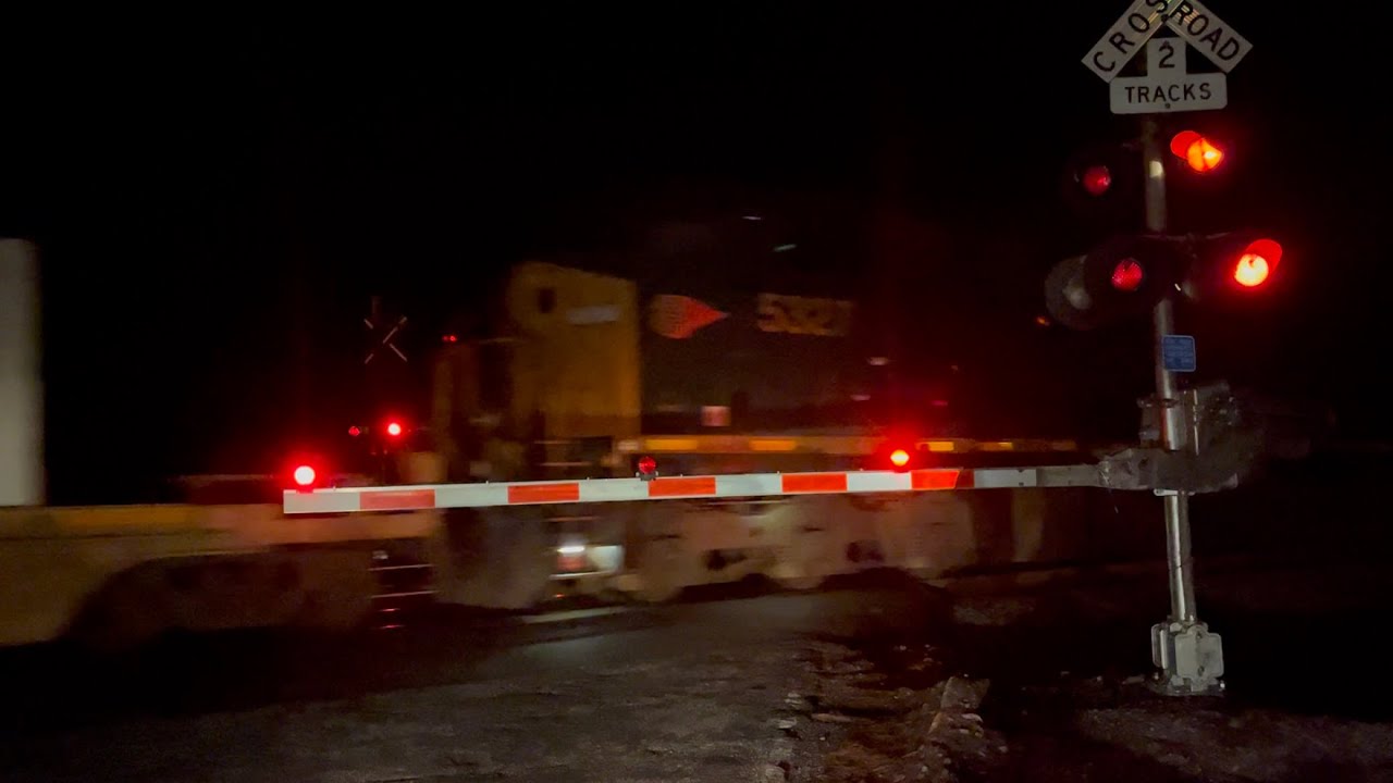 CSX 7301 Leads CSX I032 NB Thru Mars Bluff SC With CSXT 5327 Western ...