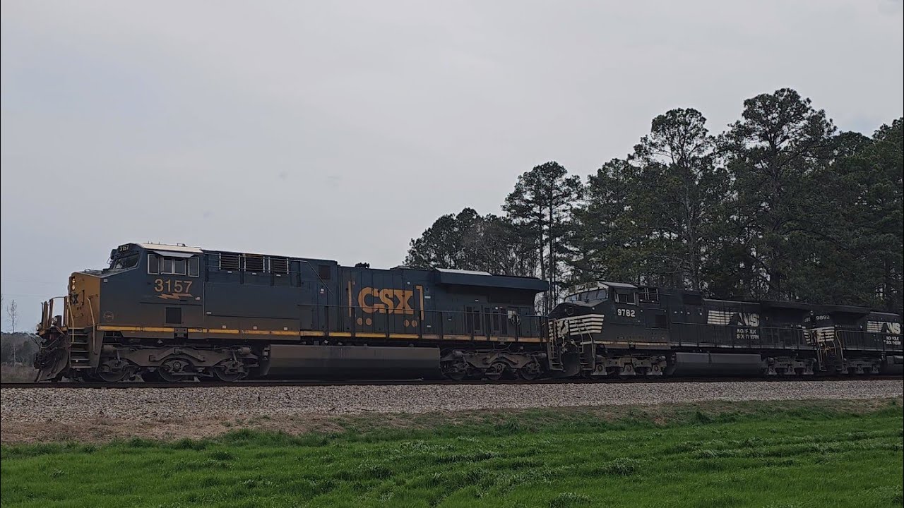 Norfolk Southern Foreign Power on CSX M602 - YouTube