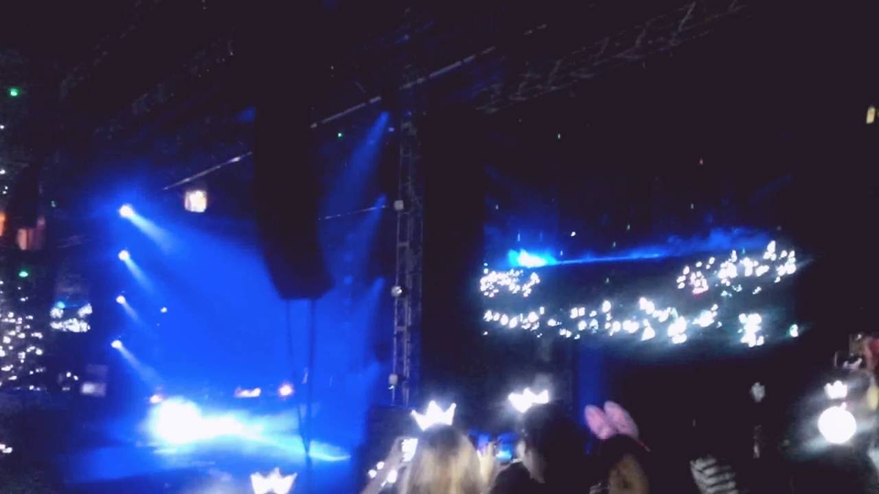 BTS Autumn/Falling Leaves live - YouTube