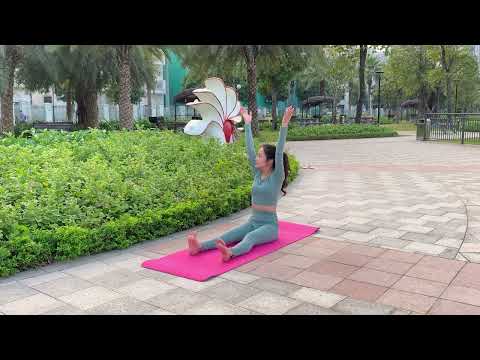 [4K] Hip-Opener Yoga and Stretching,  Yoga in Pantyhose