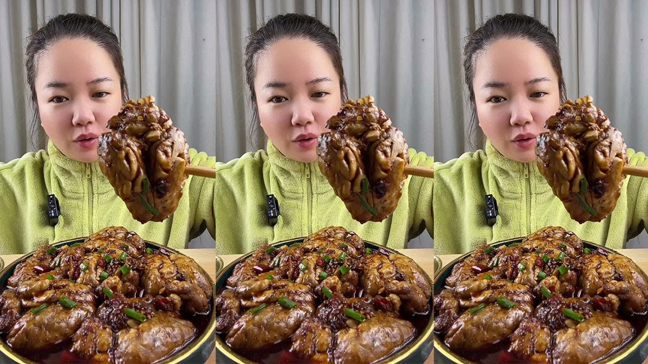 Spicy Pig Brain mukbang eating challenge - YouTube