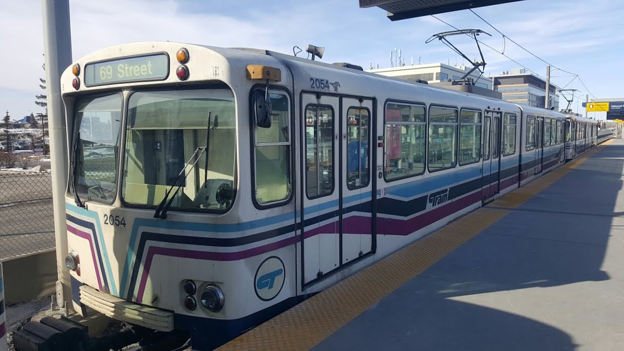 Calgary Transit 2054 Siemens Duewag U2 Blueline Saddletowne - YouTube