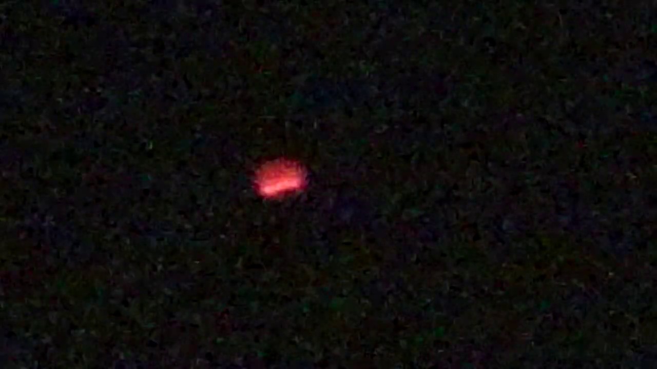 AMAZING GOLDEN RED UFO FLYING VERY LOW # 2!!!!!! - YouTube