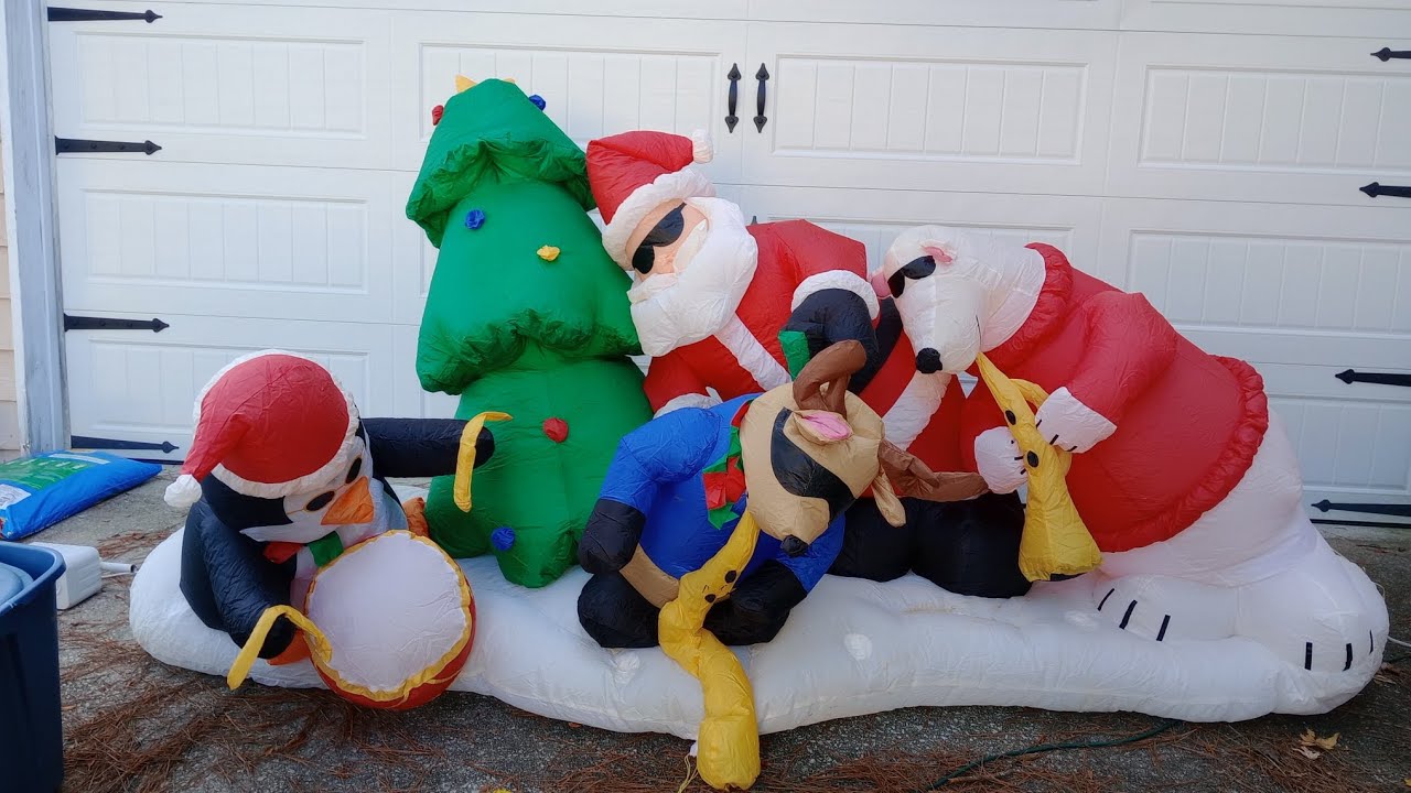 Christmas jazz band inflatable 2007 Walmart - YouTube