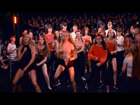 Despacito Versión Irlandes - Irish version - As- Gaeilge || Doc tops