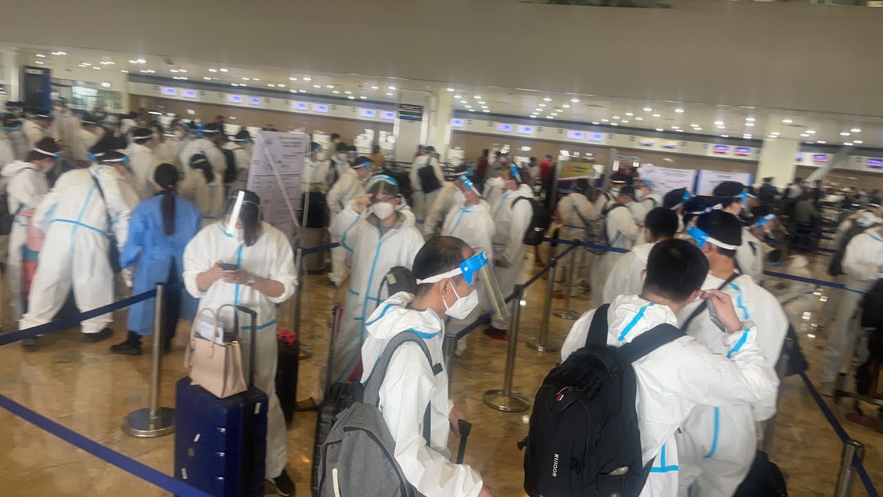 Chinese passengers wearing PPE - YouTube