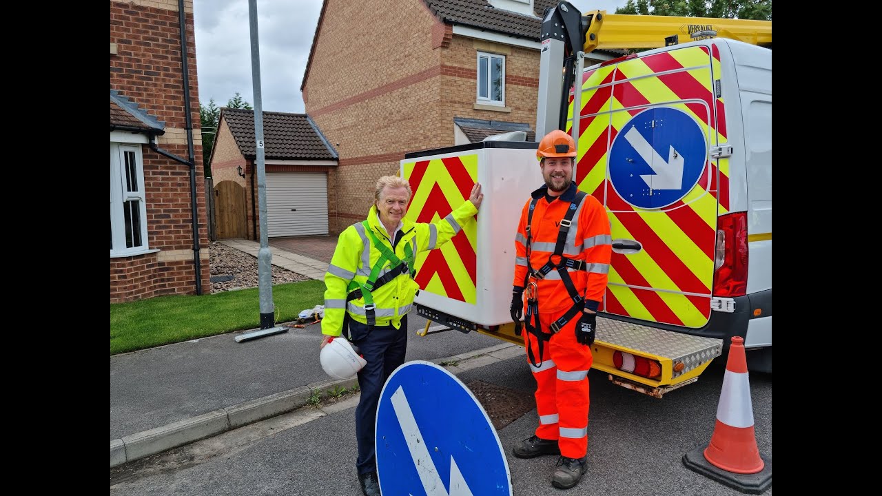 Nottinghamshire's LED streetlight conversion project - YouTube