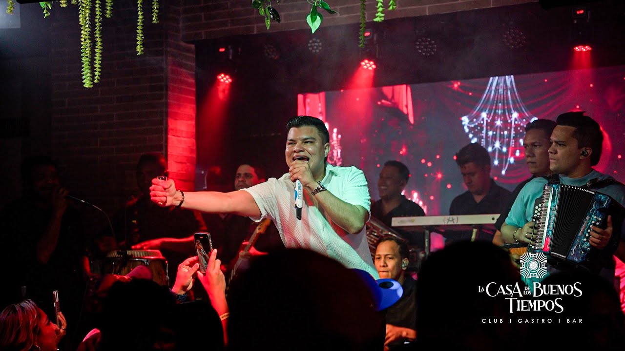 LA MOZA (en vivo) - OSCAR GAMARRA & CAMILO CARVAJAL - YouTube