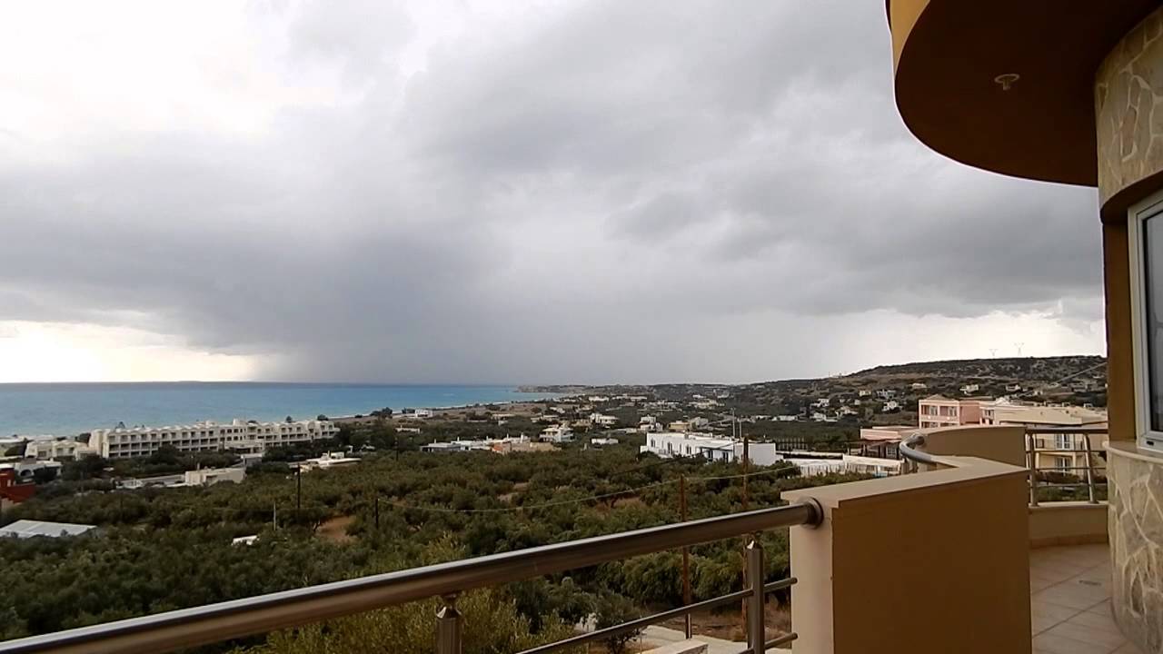 Ερχεται η βροχη!! - YouTube