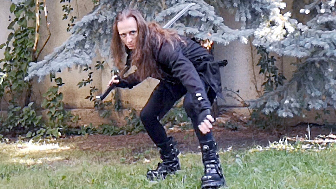 Freestyle sword training in Gothic clothes - YouTube