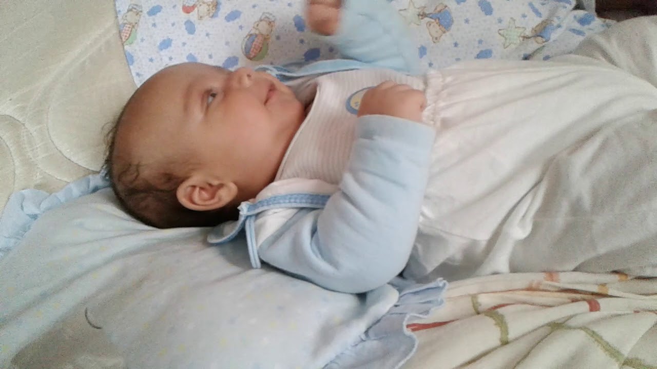 Bebê de 2 meses conversando 💙💙 - YouTube