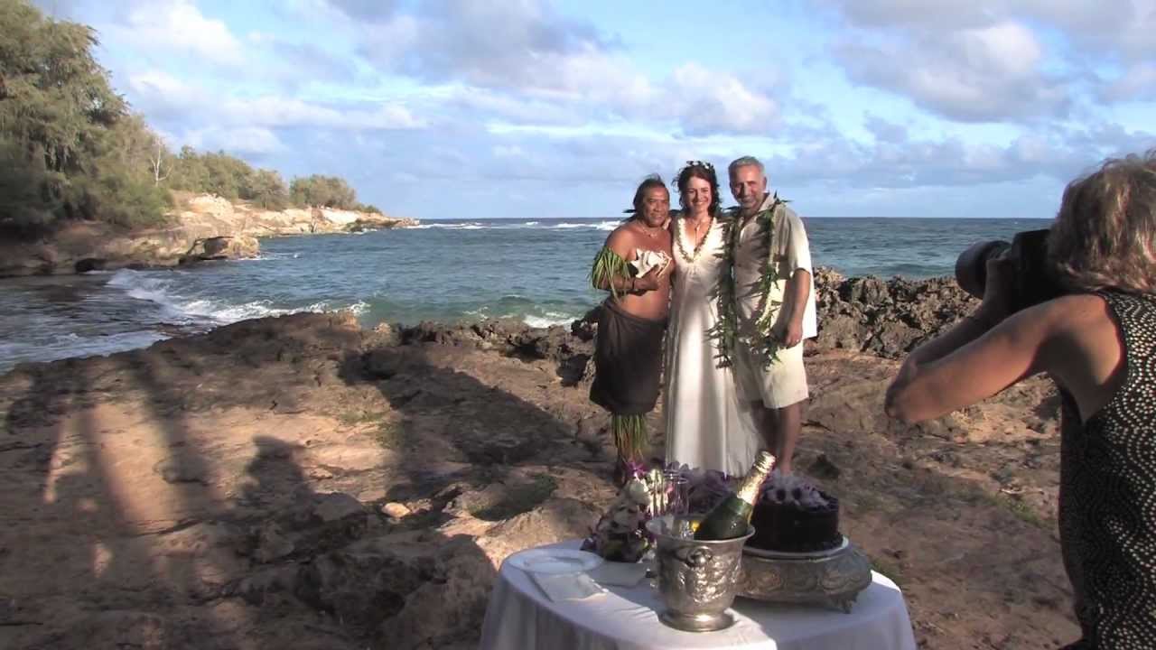 Makepa the Hawaiian musician and conch shell blower - YouTube