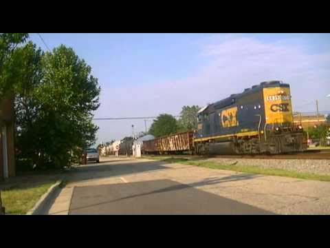 CSX 6039 in Notch 8 running LHF Pulling CSX F713-11 by Dunn, NC - YouTube