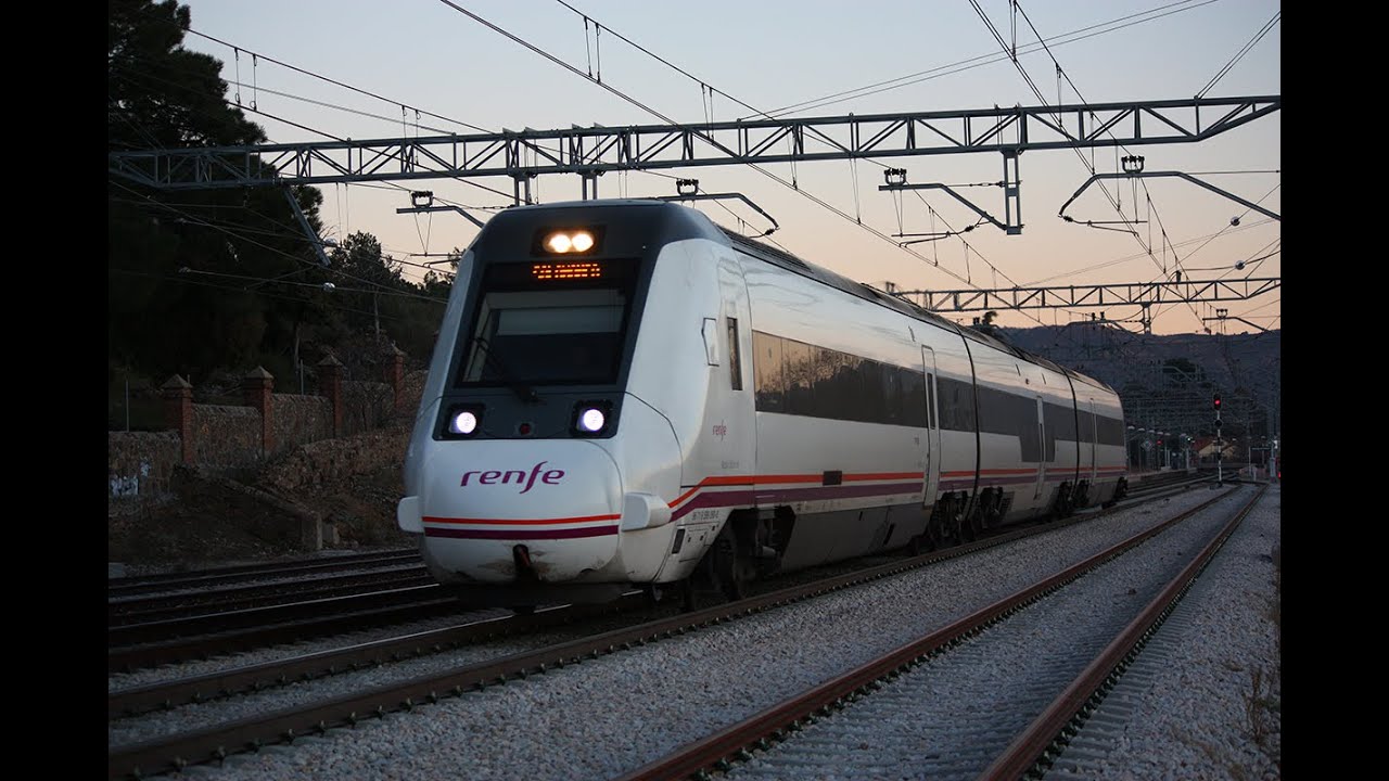 Renfe 599.045 Media Distancia 18913 Madrid- Salamanca - YouTube