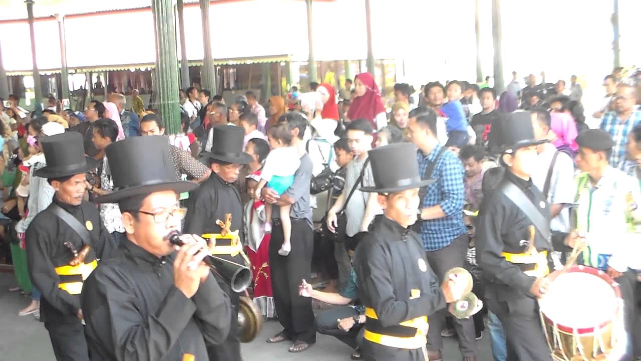 Garebeg Besar 2015, Bregada Bugis, suara terompetnya unik dan lucu ...