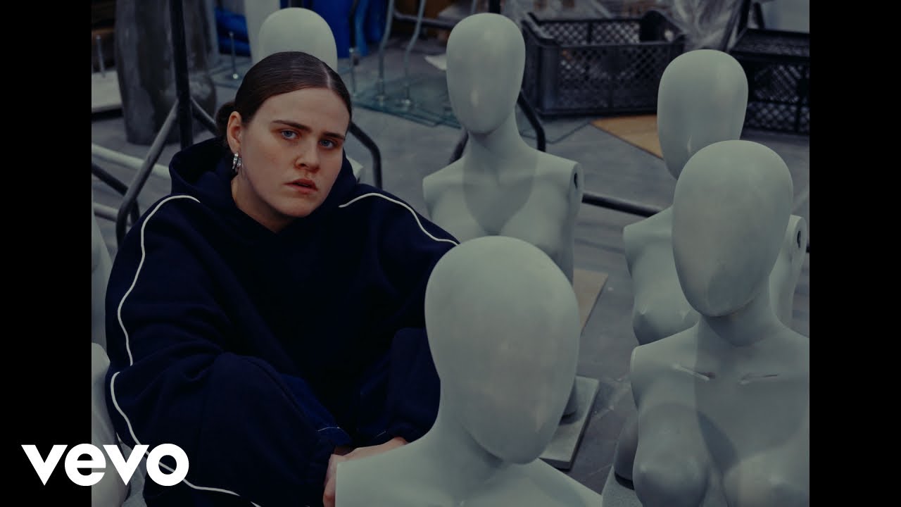 venbee - new body parts (visualiser) - YouTube Music