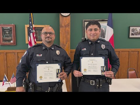 Angleton police officers save woman from burning car - YouTube