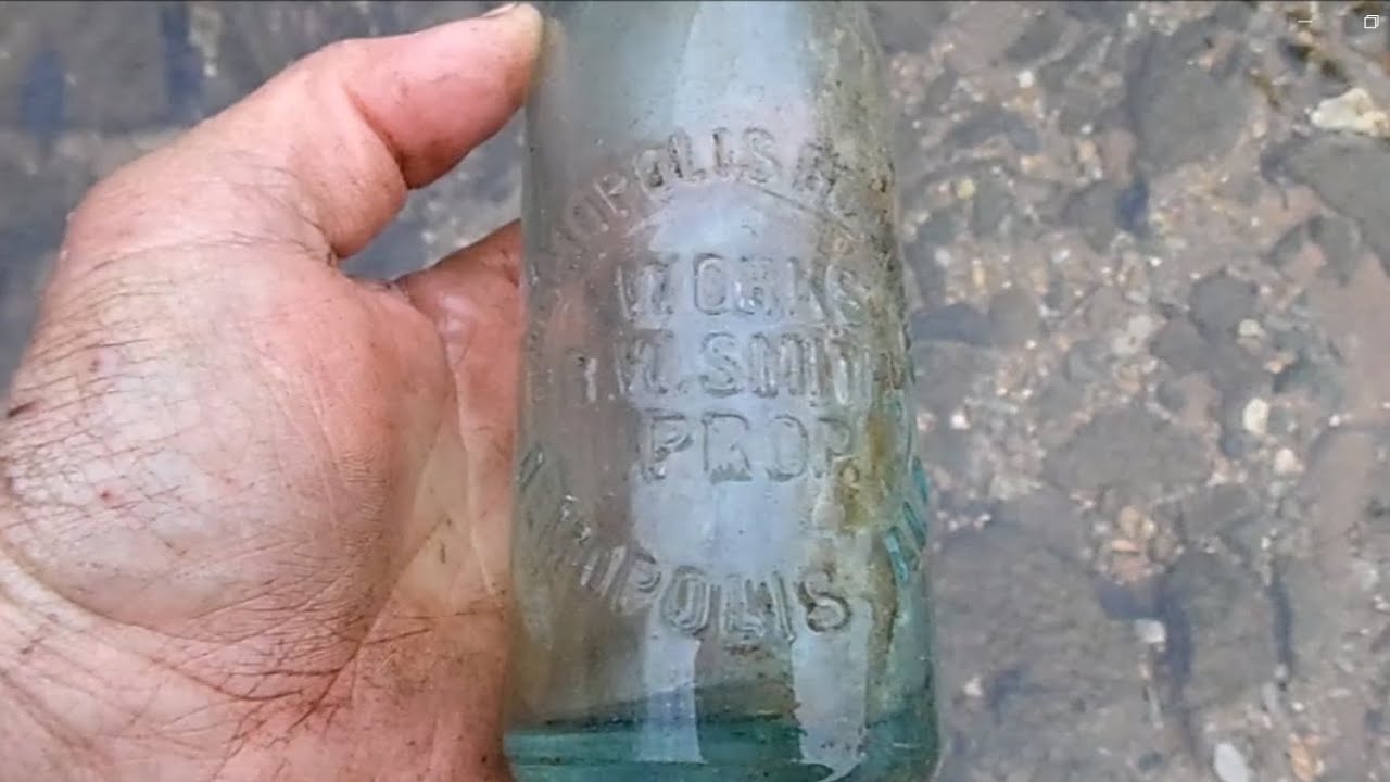 Bottle hunting in Demopolis Alabama - YouTube
