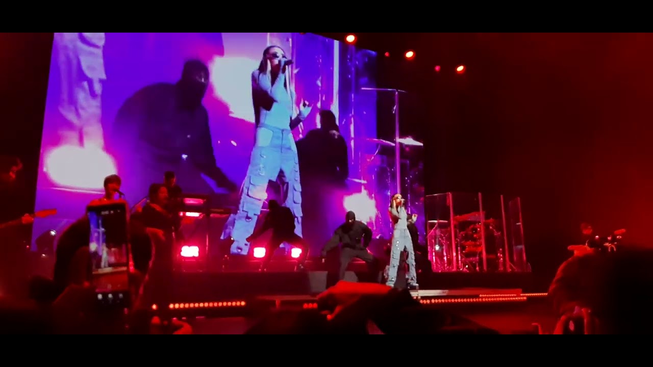 Colocao (Intro) - Nicki Nicole |Showcenter Complex Monterrey| - YouTube