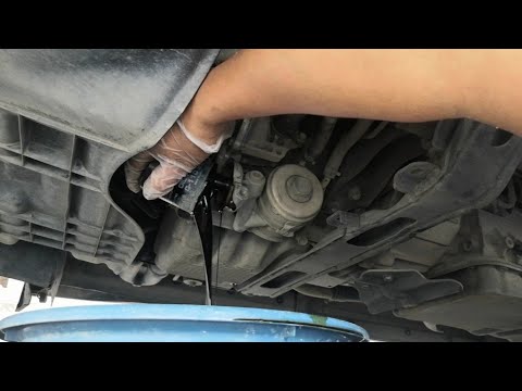 How to Change Oil your Car | DA64W Suzuki Every Wagon - YouTube