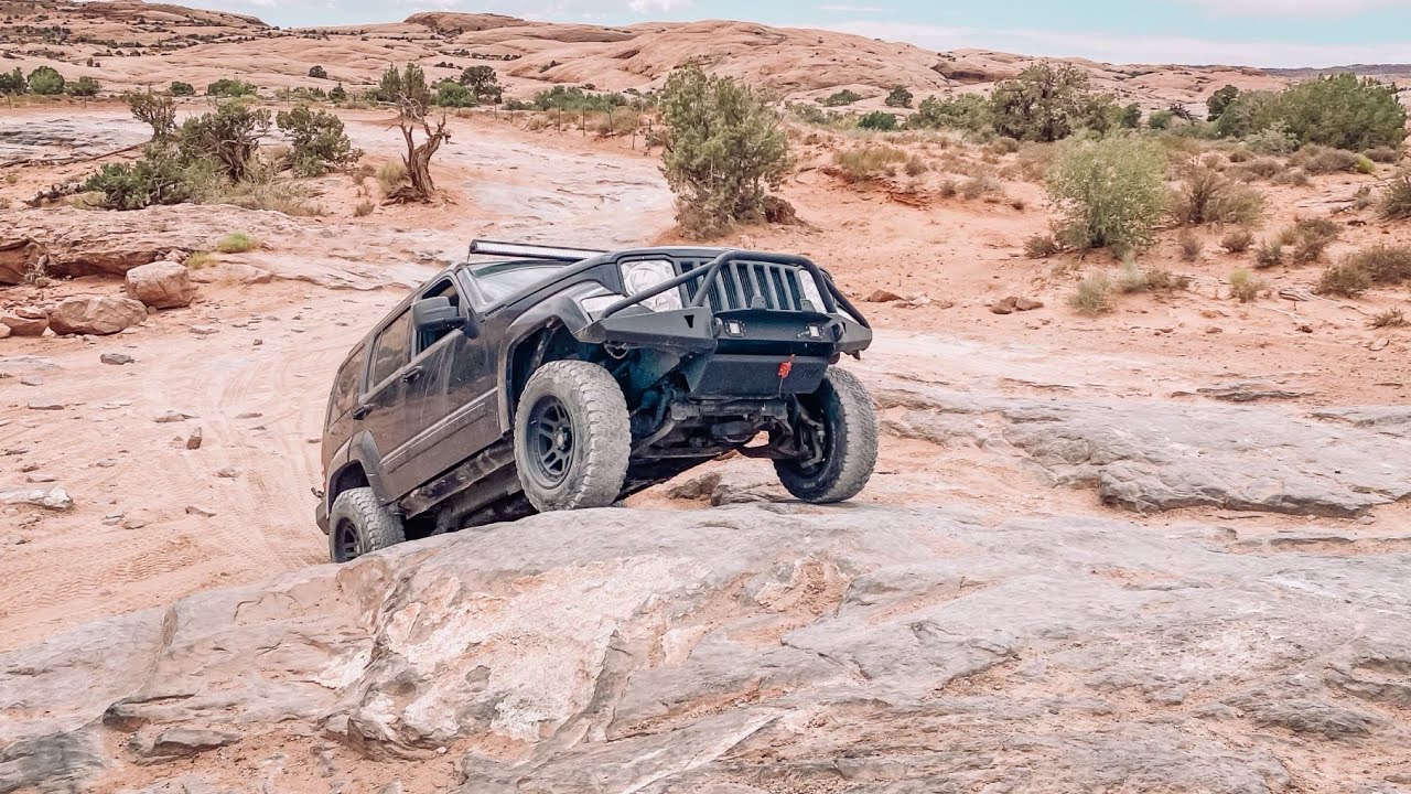 Modified JEEP Liberty KK! HELLS REVENGE! MOAB Utah - YouTube
